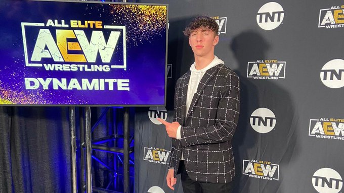 Nick Wayne presented with AEW contract at Saturday's DEFY show
