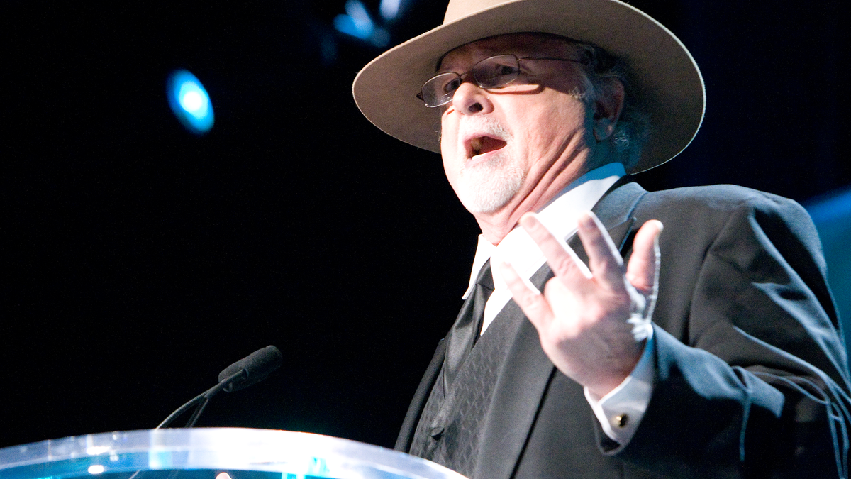 Bill Watts details battle with COVID & viral pneumonia