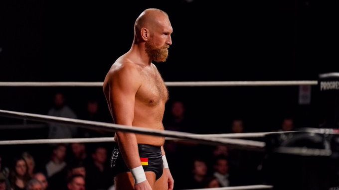 Axel Tischer to undergo surgery for broken collarbone