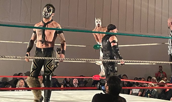 Komander appears at Demand Lucha, taken to the back during main event