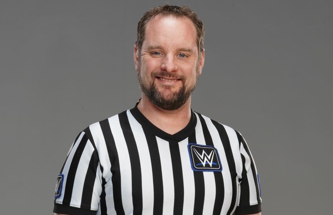 WWE referee Jason Ayers sidelined with injury, alludes to a broken leg