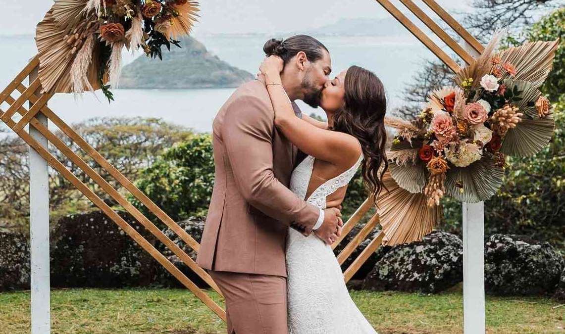 Tenille Dashwood (Emma) and Mike Rallis (Riddick Moss) marry in Hawaii