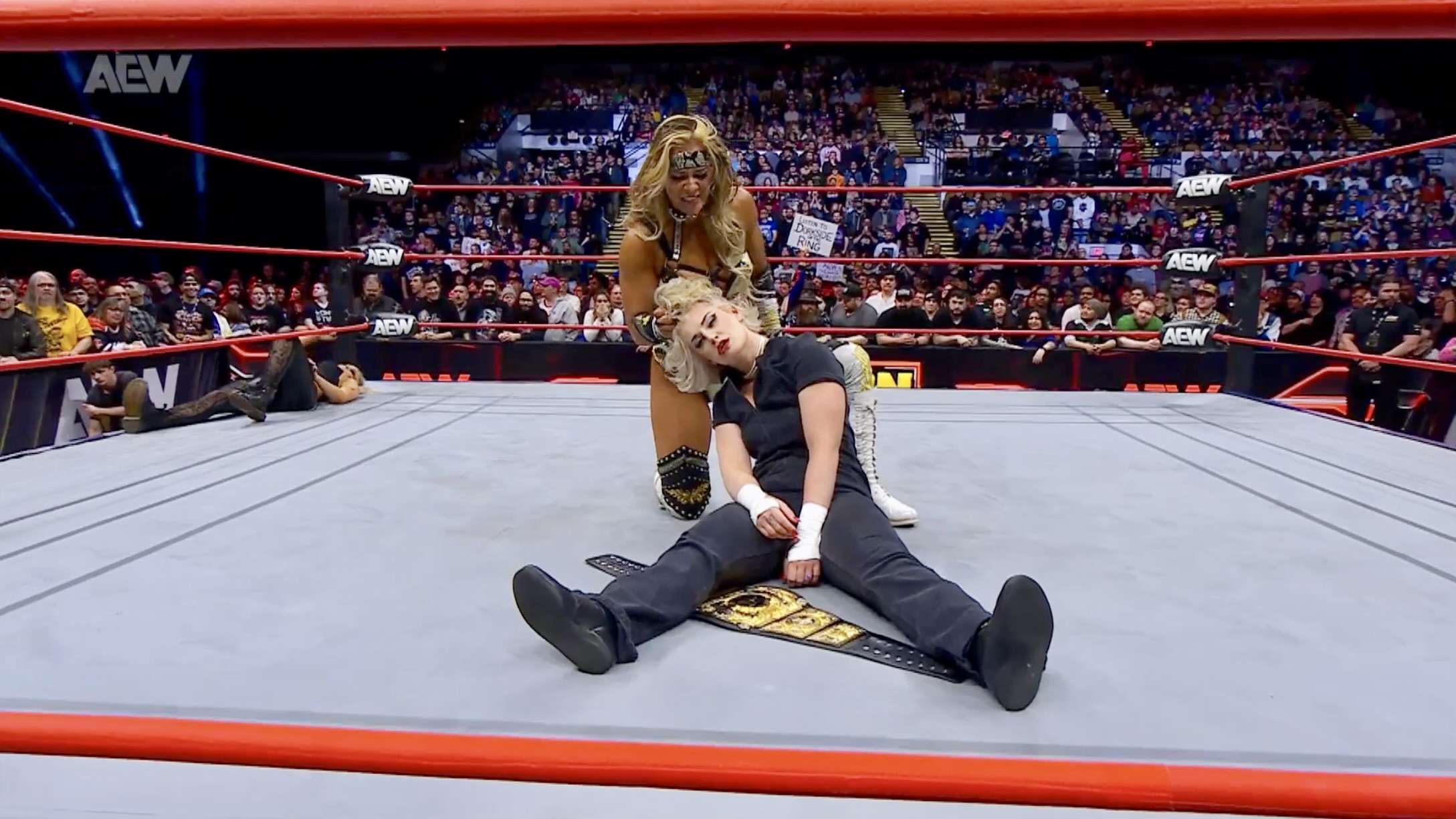 Megan Bayne and Penelope Ford join forces to lay out Toni Storm on AEW Collision