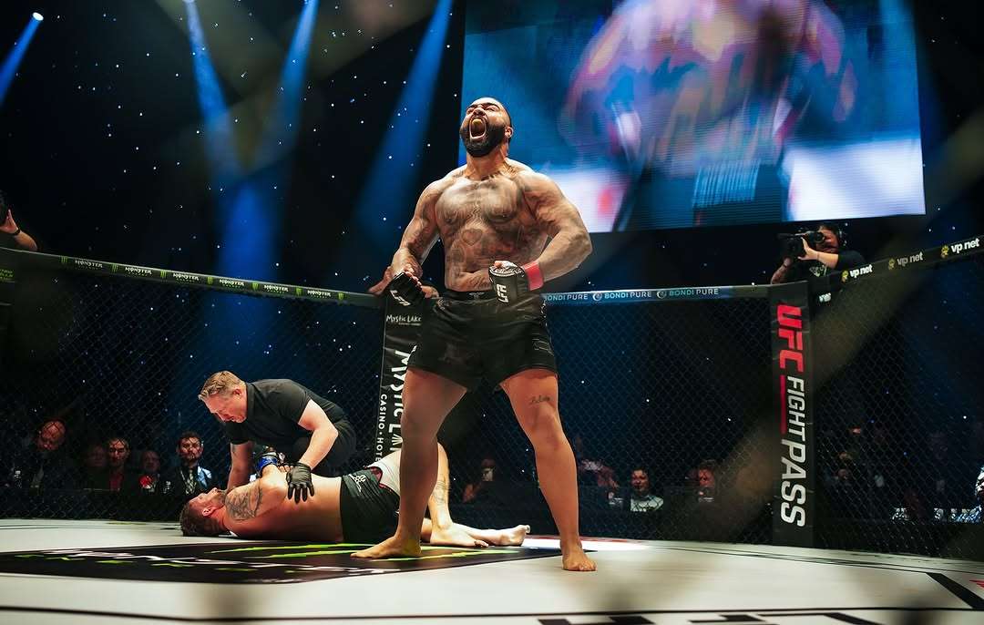 Gable Steveson wins MMA debut by stoppage