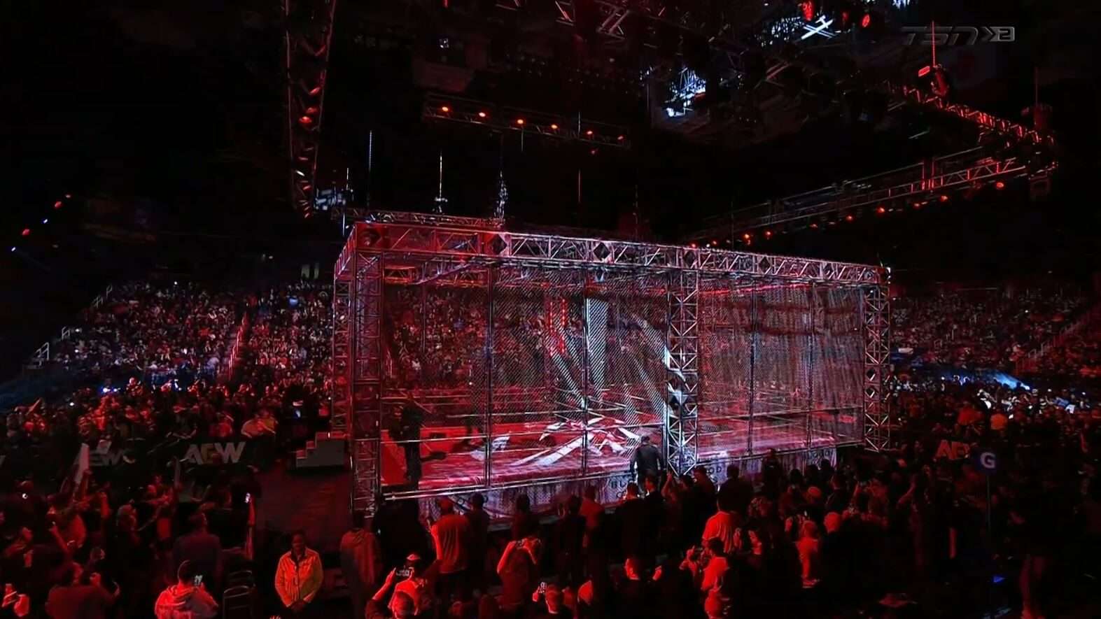 AEW Dynamite Blood & Guts results: Kyle O'Reilly taps out Jon Moxley to ...